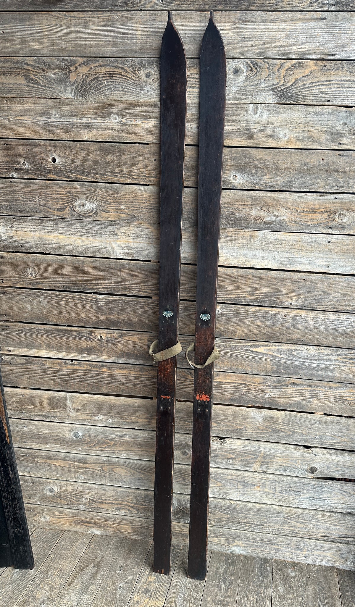 Antique Winner Line USA Skis - VintageWinter