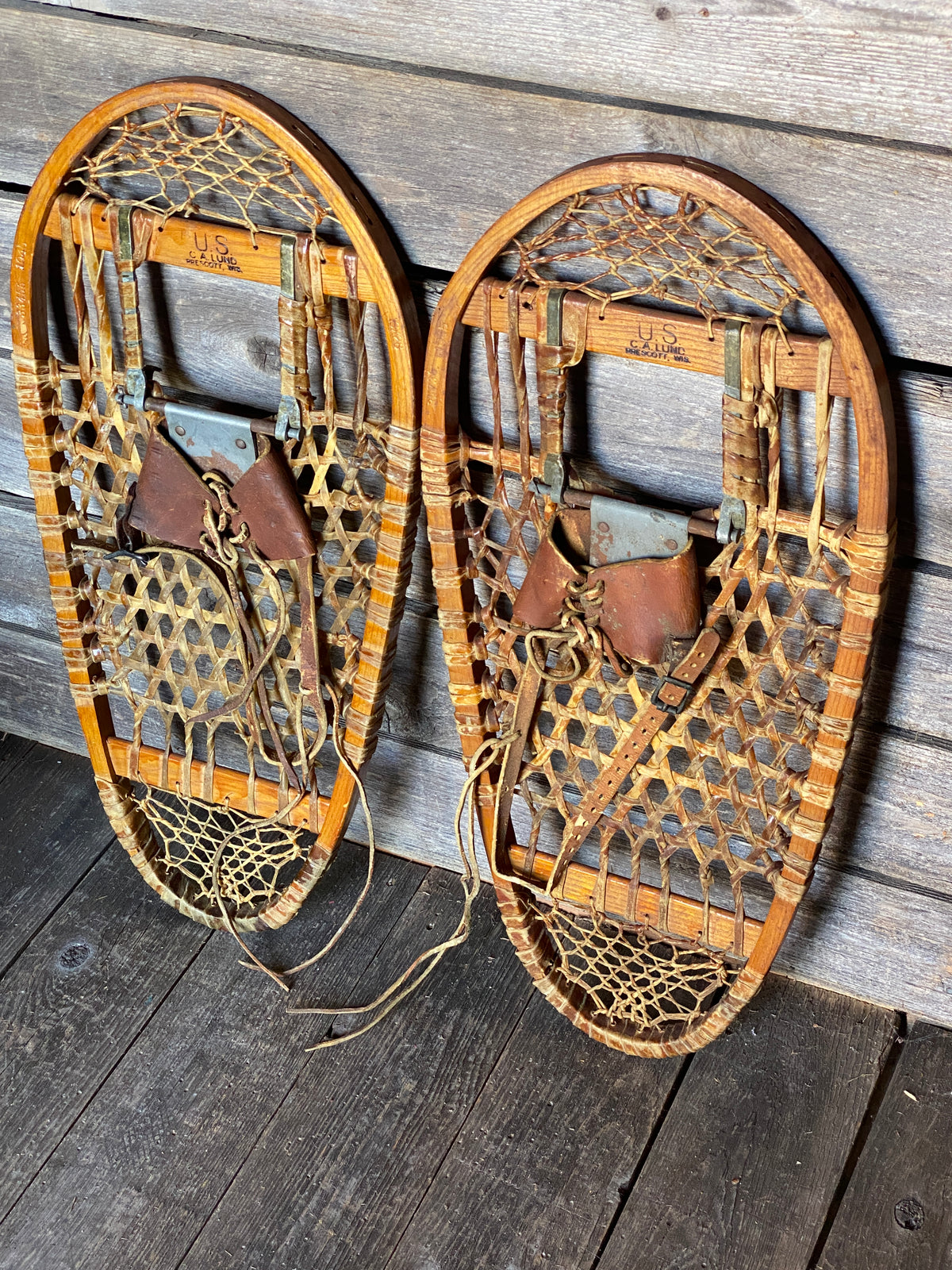 Vintage 10th Mountain Bear Paw Snowshoes - VintageWinter