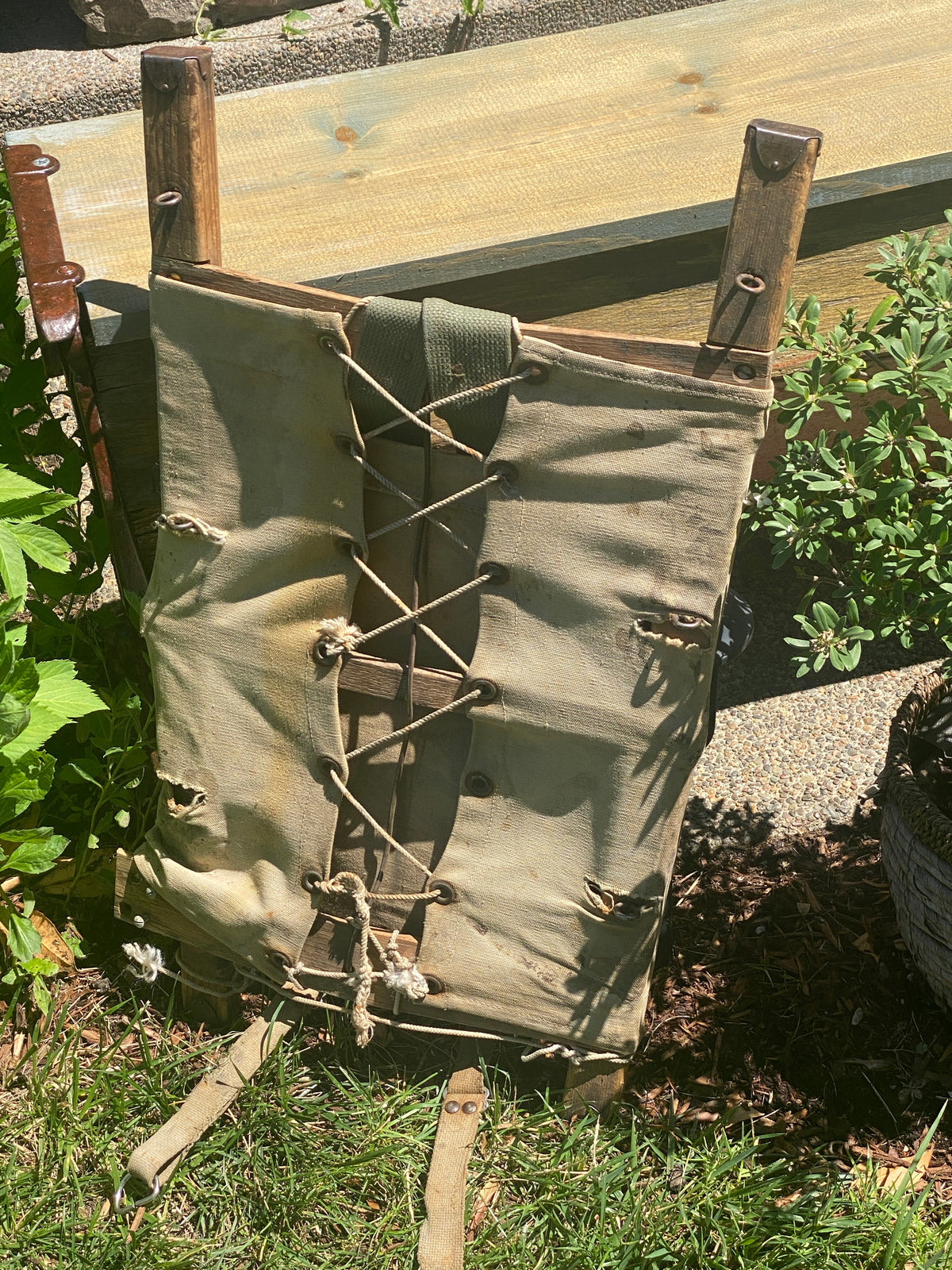 Vintage Wooden Frame Backpack - Trapper Nelson - VintageWinter