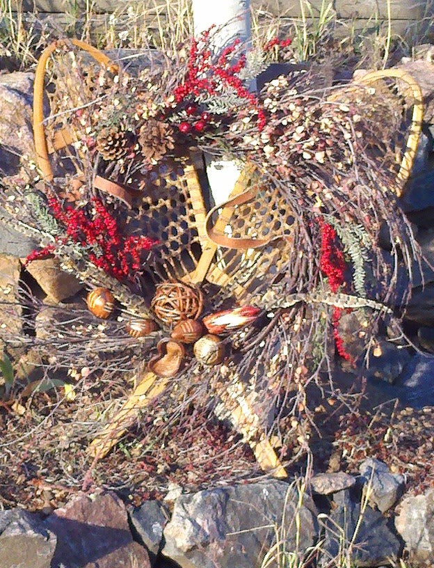 Snowshoe Wreath - Natural Foliage - VintageWinter